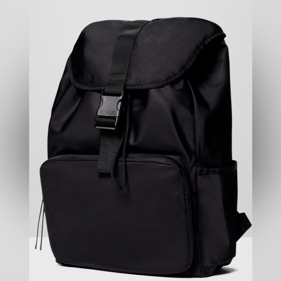 Aritzia | Bags | Nwot Aritzia Women Tna Bolt Backpack Waterrepellent ...